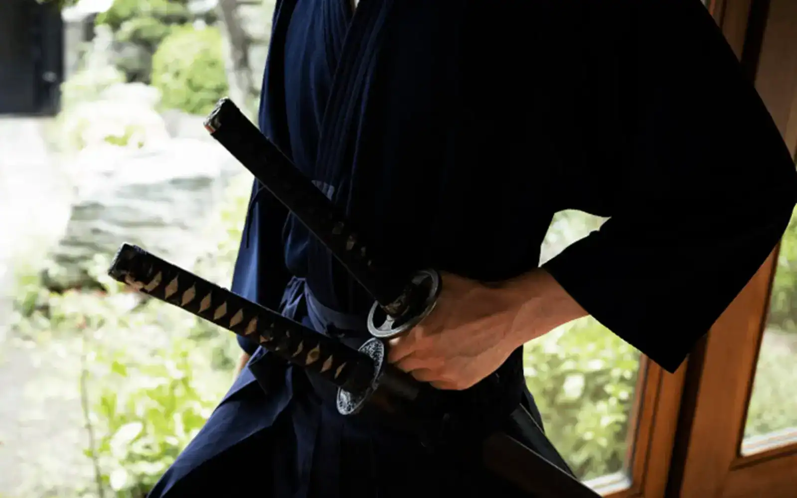 How to Wear a Katana: Waist, Belt, and Back Carry